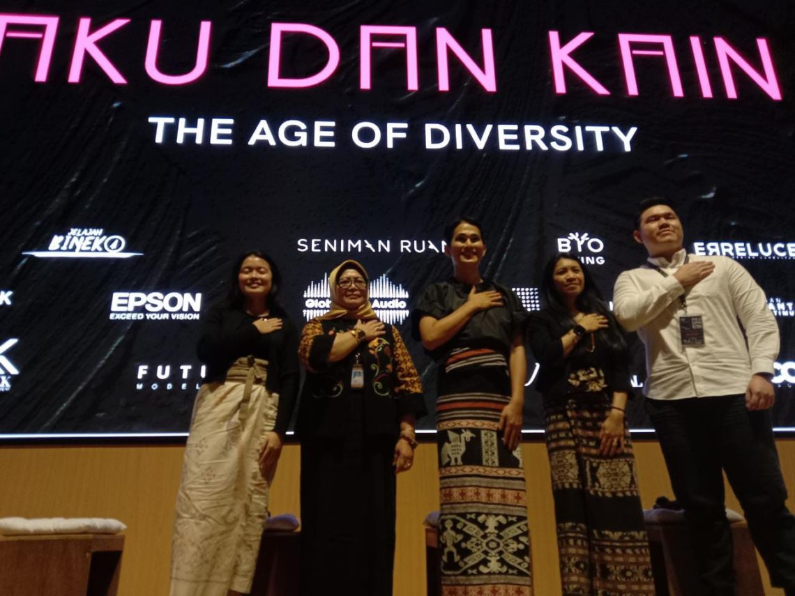 Festival Aku dan Kain, Oscar Lawalata : Persembahkan 100 Kain Tenun Tradisional – Event Guide