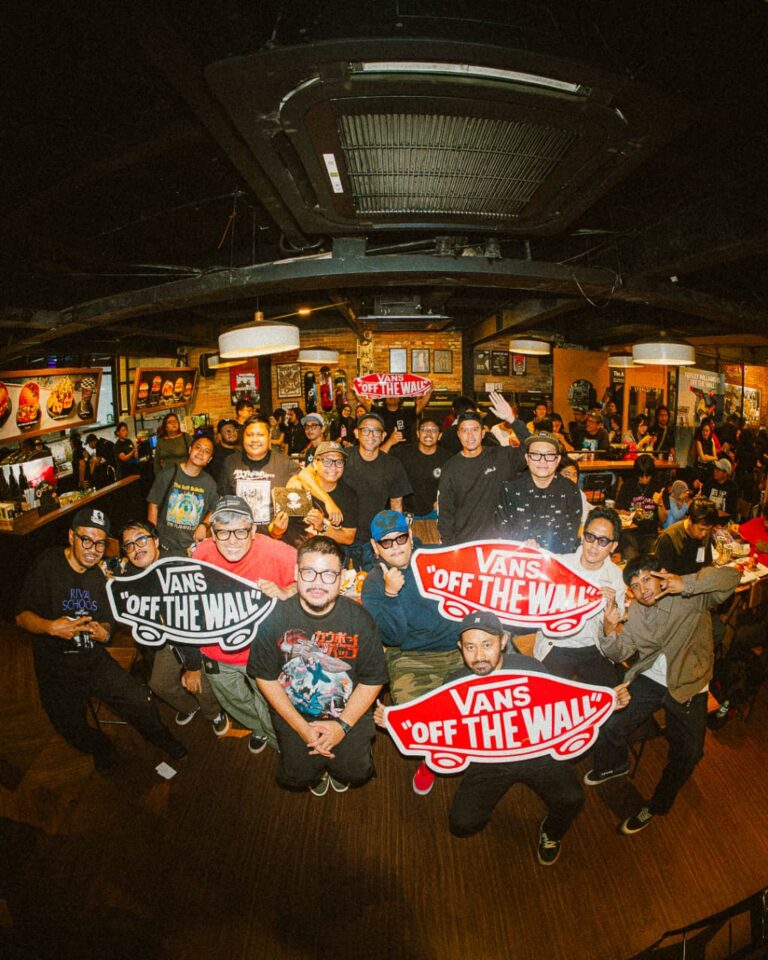 Vans dan Lawless Burgerbar Lanjutkan Kolaborasi di Perayaan 60 Tahun ...